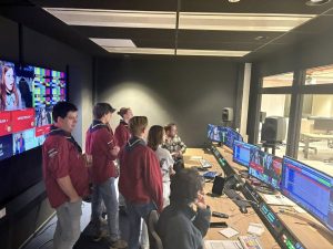 Scouting Oisterwijk op bezoek bij Omroep Brabant | Oisterwijk Nieuws